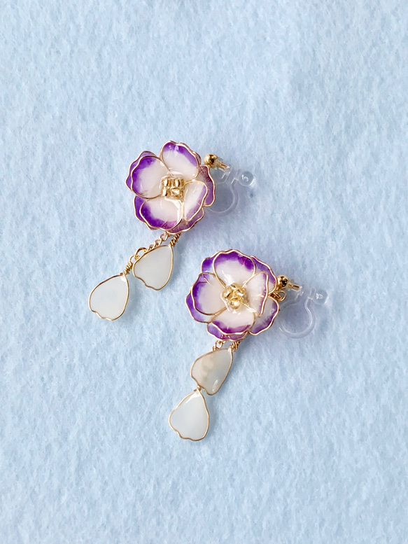 トルコキキョウのイヤリング（ノンホールピアス） ディップアート フラワー 受注製作 イヤリング・ノンホールピアス tomo 通販 ...