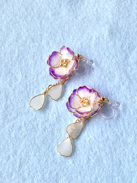 トルコキキョウのイヤリング（ノンホールピアス） ディップアート フラワー 受注製作 イヤリング・ノンホールピアス tomo 通販 ...