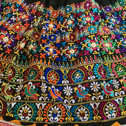 インド刺繍スカート ロングスカート エスニック 黒 鳥 孔雀 花 インド刺繍スカート ロングスカート エスニック 黒 鳥 孔雀 花