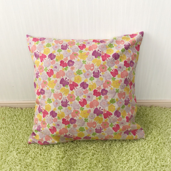 お花とちょうちょのクッションカバー*ピンク* クッション・クッションカバー トーリィ 通販｜Creema(クリーマ) 3369369