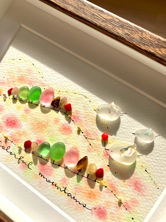 カラフルな山々 シーグラス／天然石／フレームアート／壁掛け額／ガラス／秋／紅葉／自然／鳥 立体・オブジェ CHARITES 通販 ...