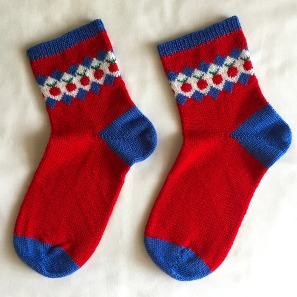 りんごの編み込みソックス 靴下 genta 通販 2881966｜Creema(クリーマ)