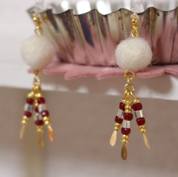 ボヘミアン調♪フェルトボールのノンホールピアス ピアス（その他） cocoro tukuru 通販 1725506｜Creema(クリーマ)