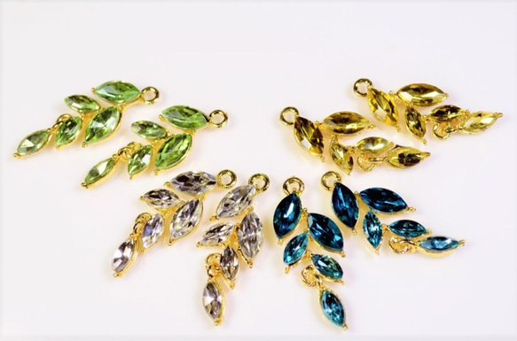 リーフチャーム 5個セット ハンドメイド素材 ビーズ Crisys 通販 12659585｜Creema(クリーマ)