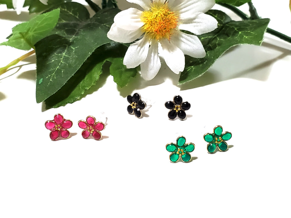 【再販】7色からカラーが選べる プチっとフラワーピアス、イヤリング ピアス（スタッド・一粒） HiS 通販｜Creema(クリーマ) 12737838