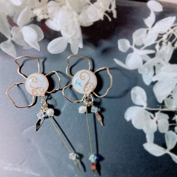 Flowシリーズ シャイニーフラワー（ピアスorイヤリング） ピアス（スタッド・一粒） L'Atelier Eclair 通販 12915956｜Creema(クリーマ)