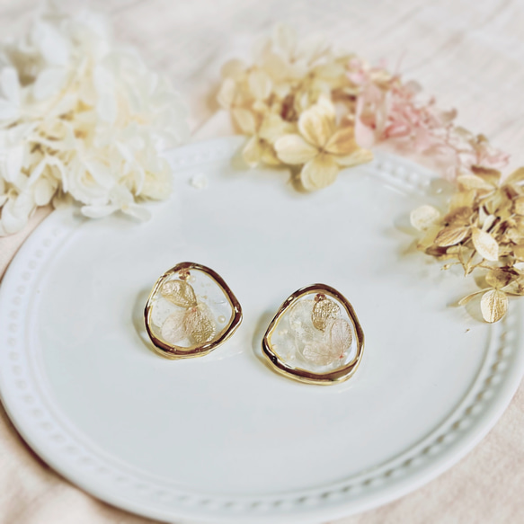 《送料無料》くすみカラーフラワーピアス ドライフラワー ピアス（その他） éclat ma 通販｜Creema(クリーマ)