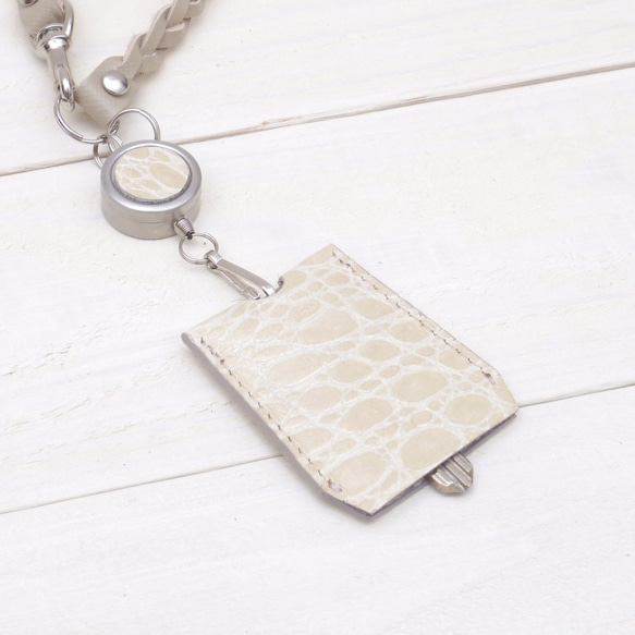 牛革リールキーカバー＜シャンパンベージュ＊クロコ＊型押し＞ キーケース kurmi 通販 12643664｜Creema(クリーマ)