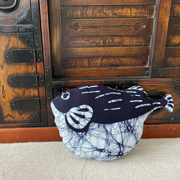 価格を見直しました。フグのローケツ染めクッション 和テイスト クッション・クッションカバー ローケツ＆ 通販 12352191｜Creema ...