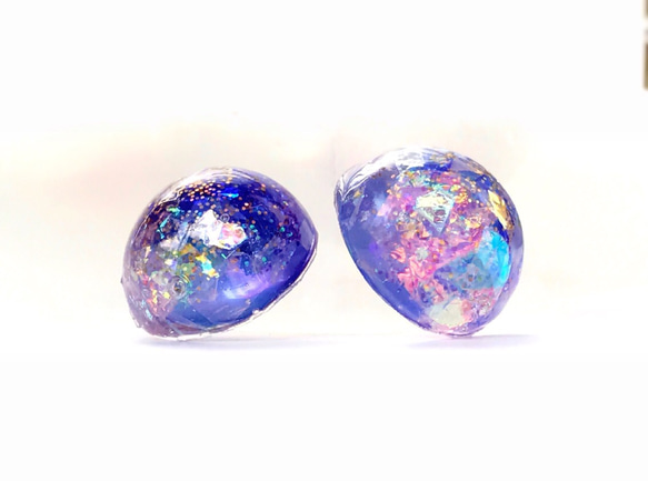 朝露シリーズ。銀河ピアス【瞬き】 ピアス（スタッド・一粒） Une｜crystalscape 通販｜Creema(クリーマ) 3047464