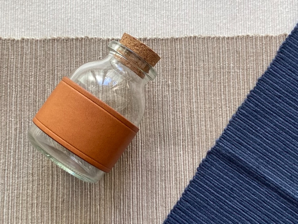 【本革】レザーを巻いたガラスキャニスター。 刻印可能 保存容器 ディスプレイ 調味料 ナチュラル インテリア コルク瓶 保存容器・キャニスター ...