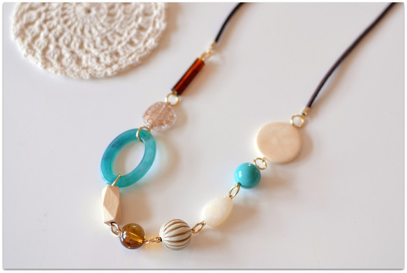 〈Y様オーダー品〉大ぶりビーズの爽やかヴィンテージ革紐ネックレス♪ ネックレス・ペンダント HarrySarry 通販｜Creema(クリーマ ...