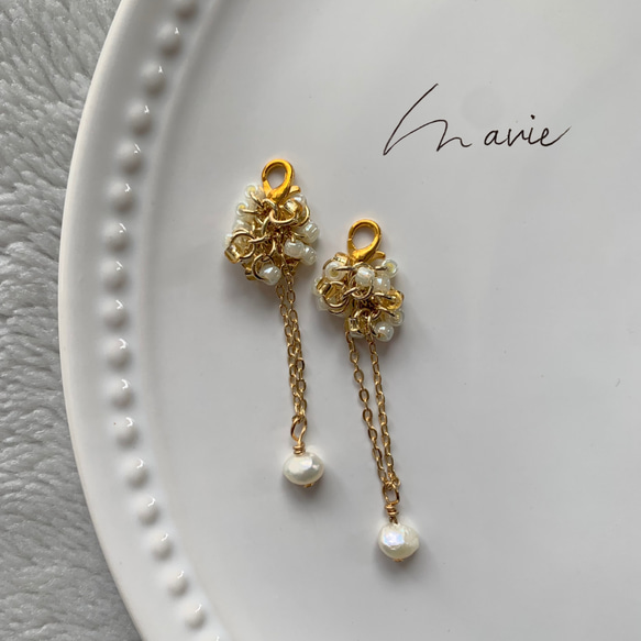 ゆらゆらパール マスクチャーム ピアス イヤリング ピアス（フック・チェーン） mavie 通販 12665077｜Creema(クリーマ)
