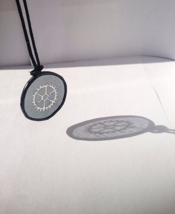 ステンドグラスのサンドブラストネックレス-歯車S- ネックレス・ペンダント salmonbox360 通販｜Creema(クリーマ) 1629092