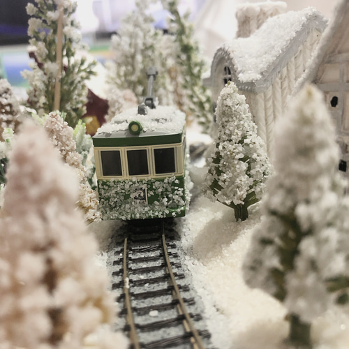風景ジオラマ 雪の中を走る電車 立体・オブジェ HANAMARU雑貨 風景ジオラマ 雪の中を走る電車 立体・オブジェ HANAMARU雑貨
