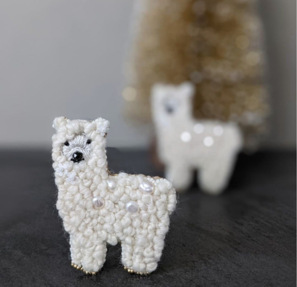 【ブローチ】Dear Alpaca ブローチ sakuramorisawa 通販 13000629｜Creema(クリーマ)