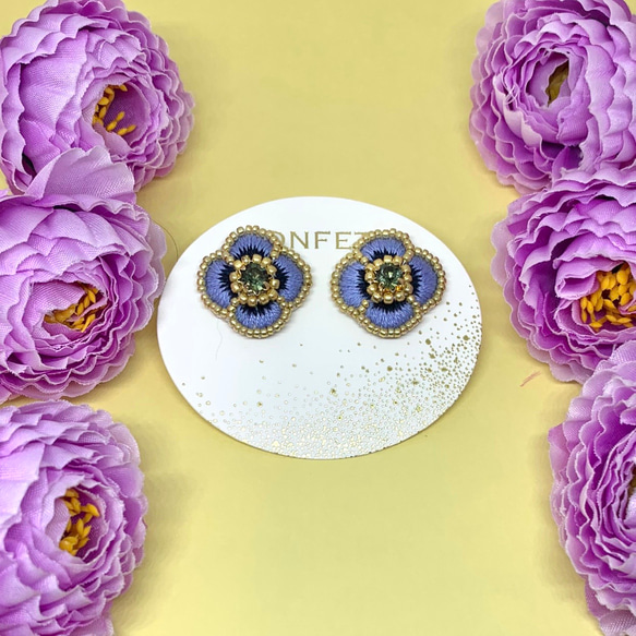 お花の刺繍ピアス アネモネブルー ピアス（スタッド・一粒） Confetti 通販｜Creema(クリーマ) 12160462