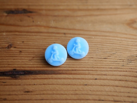 フランス ガラスのボタン キックスケーター ブルー ボタン lesrichesses 通販 1706427｜Creema(クリーマ)