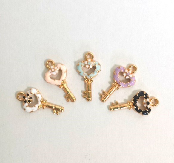 【再入荷】2個セット♪ぷっくりカワイイハートの鍵チャームハンドメイド アクセ 素材 チャーム BCBG-mercerie- 通販 ...