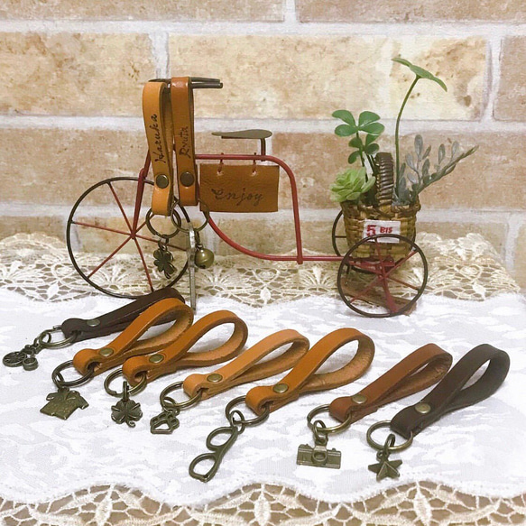 ＊革に名入れ＊チャームが可愛い革の小さなキーホルダー＊自転車＊名入れ ミニキーホルダー ネームタグ キーリング enjoy*clover 通販 ...
