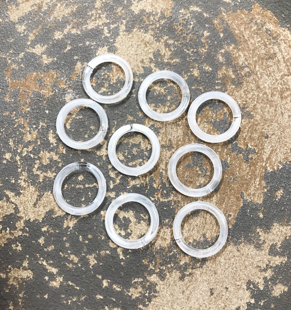 【直径24mm 20個】天然石風 ラウンドアクリルリングパーツ クリア×ホワイト リング チャーム 資材屋 beauciel 土日祝休み 通販 ...