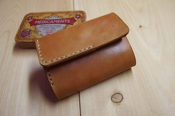 ヌメ革の「まあまあ小さめ」な三つ折財布 カラーオーダー その他ミニ財布・コンパクト財布 mincogi 通販 5549569｜Creema(クリーマ)