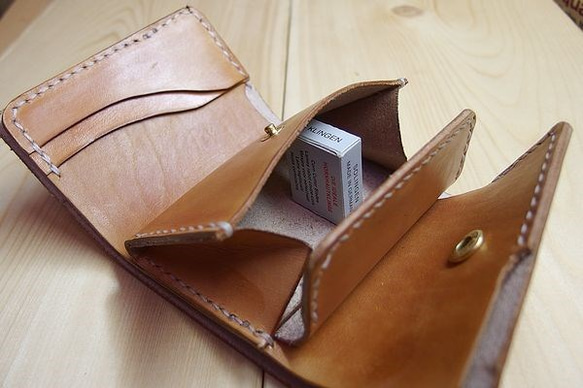 ヌメ革の「まあまあ小さめ」な三つ折財布 カラーオーダー その他ミニ財布・コンパクト財布 mincogi 通販 5549569｜Creema(クリーマ)