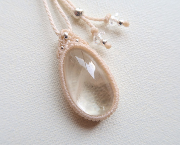 ホワイトファントムクォーツ・マクラメペンダントlrdr ネックレス・ペンダント LOTUS 通販 5594553｜Creema(クリーマ)