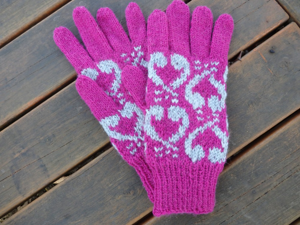 和柄手袋【ふたつ巴】牡丹色×白鼠色 手袋・ミトン アトリエINKAROSE 通販 8211460｜Creema(クリーマ)