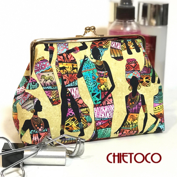 がま口ポーチ 化粧ポーチなど カラフル服のアフリカ女性柄 USAコットン がま口 CHIETOCO 通販 10311308｜Creema(クリーマ)