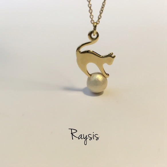 Raysis Tokyo【やっぱり猫が好き】ネコチャーム＆コットンパールネックレス猫の日2024 ネックレス・ペンダント Raysis ...