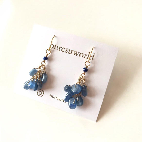 カイヤナイトと小粒ラピスラズリのピアス＊14kgf ピアス（フック・チェーン） buresuworld 通販 11548583｜Creema ...