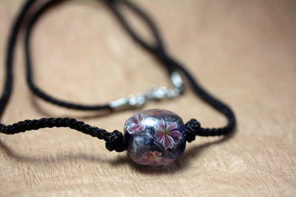 青紫の地玉に銀箔と桜の入った江戸打ち紐のネックレス ネックレス・ペンダント craft M and M 通販 3390027｜Creema(クリーマ)