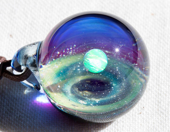 硝子仕掛けの宇宙 ガラスとんぼ玉ペンダント g-3 ネックレス・ペンダント KINOKODAMA 通販｜Creema(クリーマ) 1923328