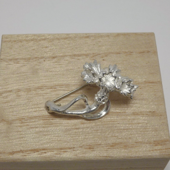 S様セミオーダー矢車菊のブローチ ブローチ koichou 通販 5106501｜Creema(クリーマ)