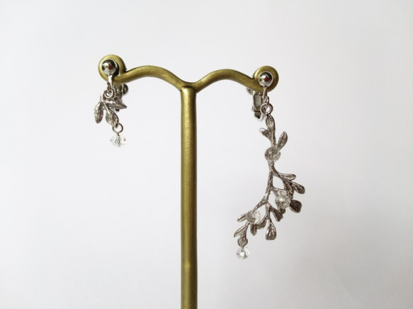 クリスタルと小枝イヤリング イヤリング・ノンホールピアス tocotoco 通販｜Creema(クリーマ)