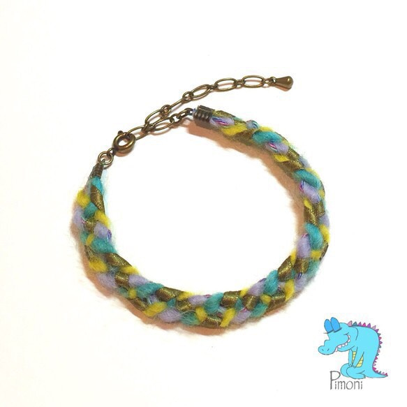 羊毛ブレスレット no.04 ブレスレット ayumomo 通販 1708892｜Creema(クリーマ)