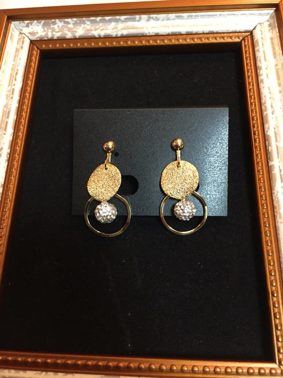 クリスタルガラス ️ゴールドイヤリング イヤリング・ノンホールピアス CocoShine+ 通販｜Creema(クリーマ) 2872361