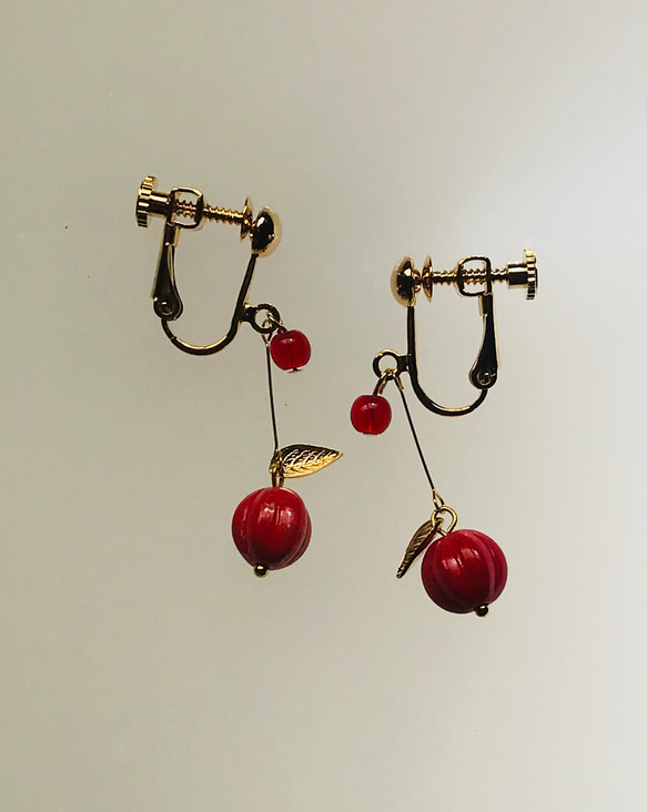 赤い実のイヤリング イヤリング・ノンホールピアス ACQUA DOLCE 通販 5538273｜Creema(クリーマ)