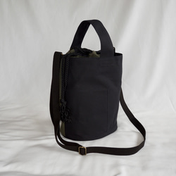 ツイストリボンの2wayバケツバッグ【ブラック×カーキ】 バケツバッグ Team Blue HULK 通販 12047901｜Creema(クリーマ)