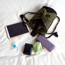 ツイストリボンの2wayバケツバッグ【ブラック×カーキ】 バケツバッグ Team Blue HULK 通販 12047901｜Creema(クリーマ)