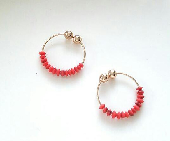 珊瑚カラーイヤリング イヤリング・ノンホールピアス のらねこ 通販 1942565｜Creema(クリーマ)