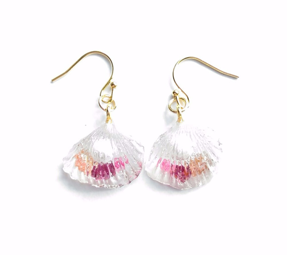 貝殻のピアス☆クリア&レッド K16Gメッキ ピアス（フック・チェーン） Los tiempos 通販｜Creema(クリーマ) 5482707