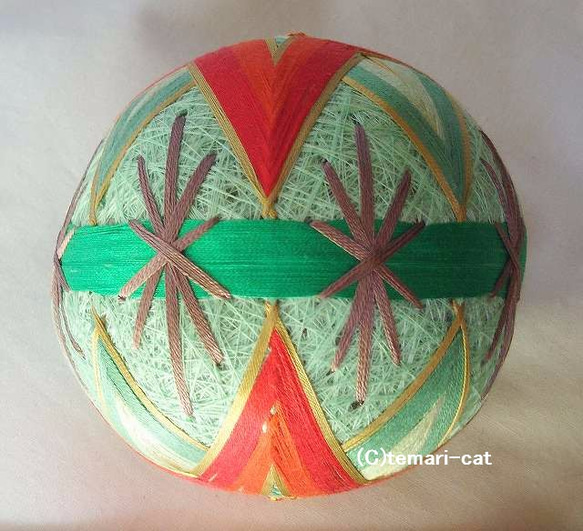 絹てまり「ポインセチア」薄緑地 手まり 手毬 手鞠 その他インテリア雑貨 手毬猫の店 通販 2760410｜Creema(クリーマ)