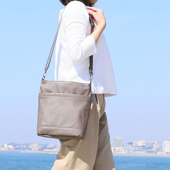 超軽量でしっかり収納！ お散歩ショルダーバッグ グレー（受注生産） ショルダーバッグ cocochikobo 通販 5491909 ...