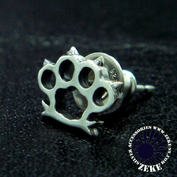 猫パンチピアス （猫 肉球 メリケンサック） ピアス（スタッド・一粒） ZEKE〔ジーク〕 通販 1746266｜Creema(クリーマ)