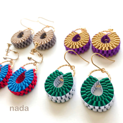 リボンでできた馬蹄モチーフのピアス/イヤリング変更可/エーゲ海ブルー×レッド ピアス（フック・チェーン） nada 通販 10021181 ...