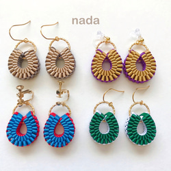 リボンでできた馬蹄モチーフのピアス/イヤリング変更可/エーゲ海ブルー×レッド ピアス（フック・チェーン） nada 通販 10021181 ...