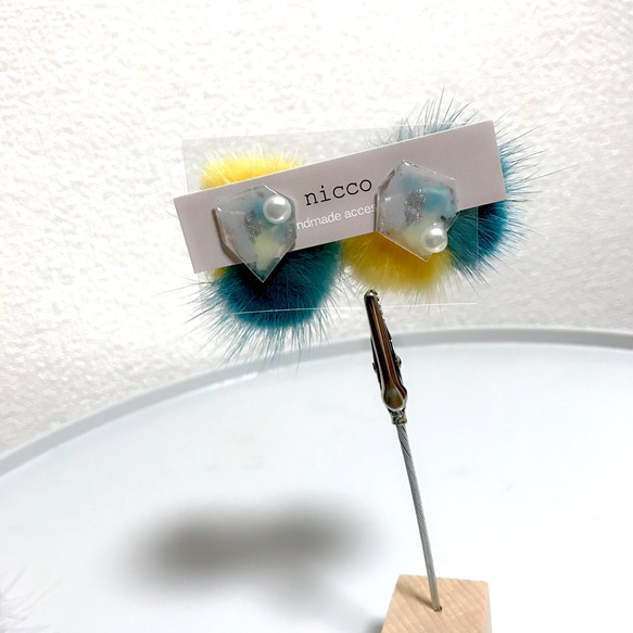 【再販×2】かけらピアス（グリーン×イエローファーキャッチ） ピアス（その他） nicco 通販｜Creema(クリーマ)