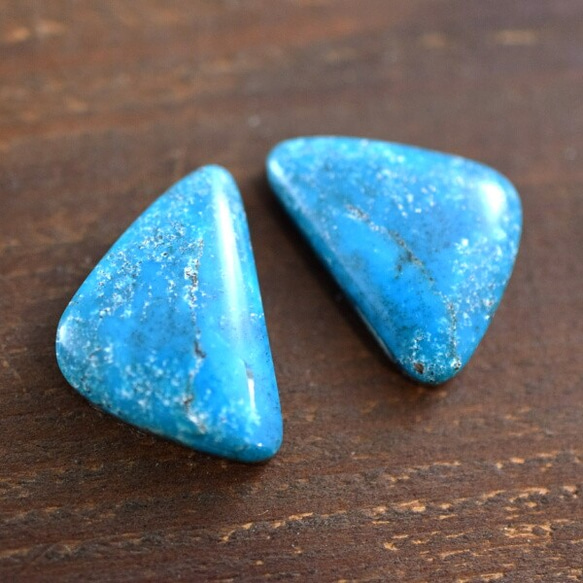 ターコイズ ナコサリ鉱山 カボション 2個（B16） DIYパーツ material-mine 通販 10878519｜Creema(クリーマ)